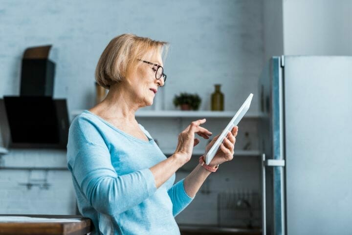 8 Efficient Ways to Set Up Tablet for Elderly - RespectCareGivers
